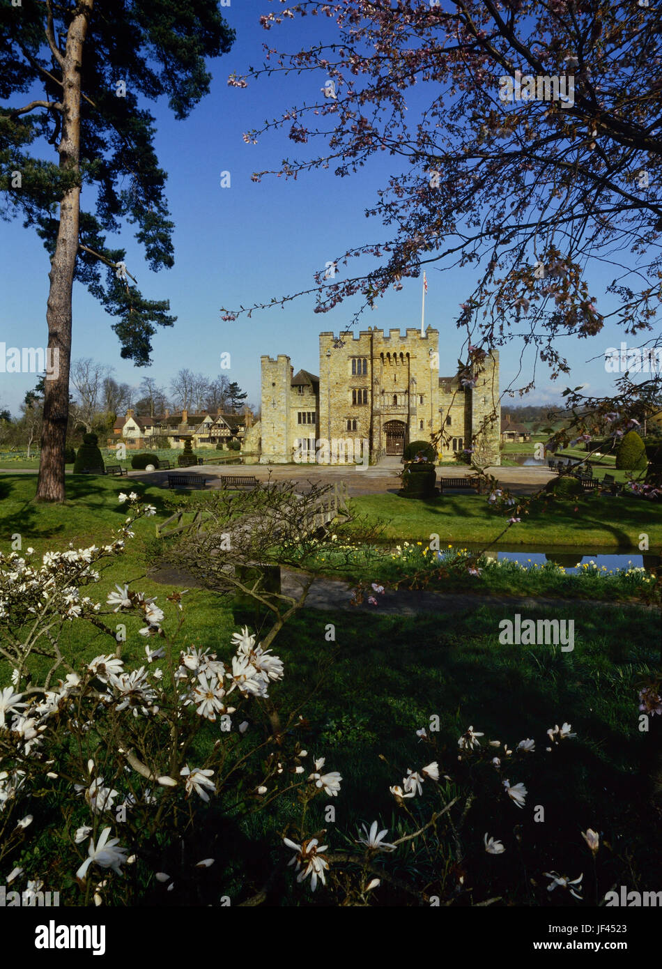 Hever castle spring hi-res stock photography and images - Alamy