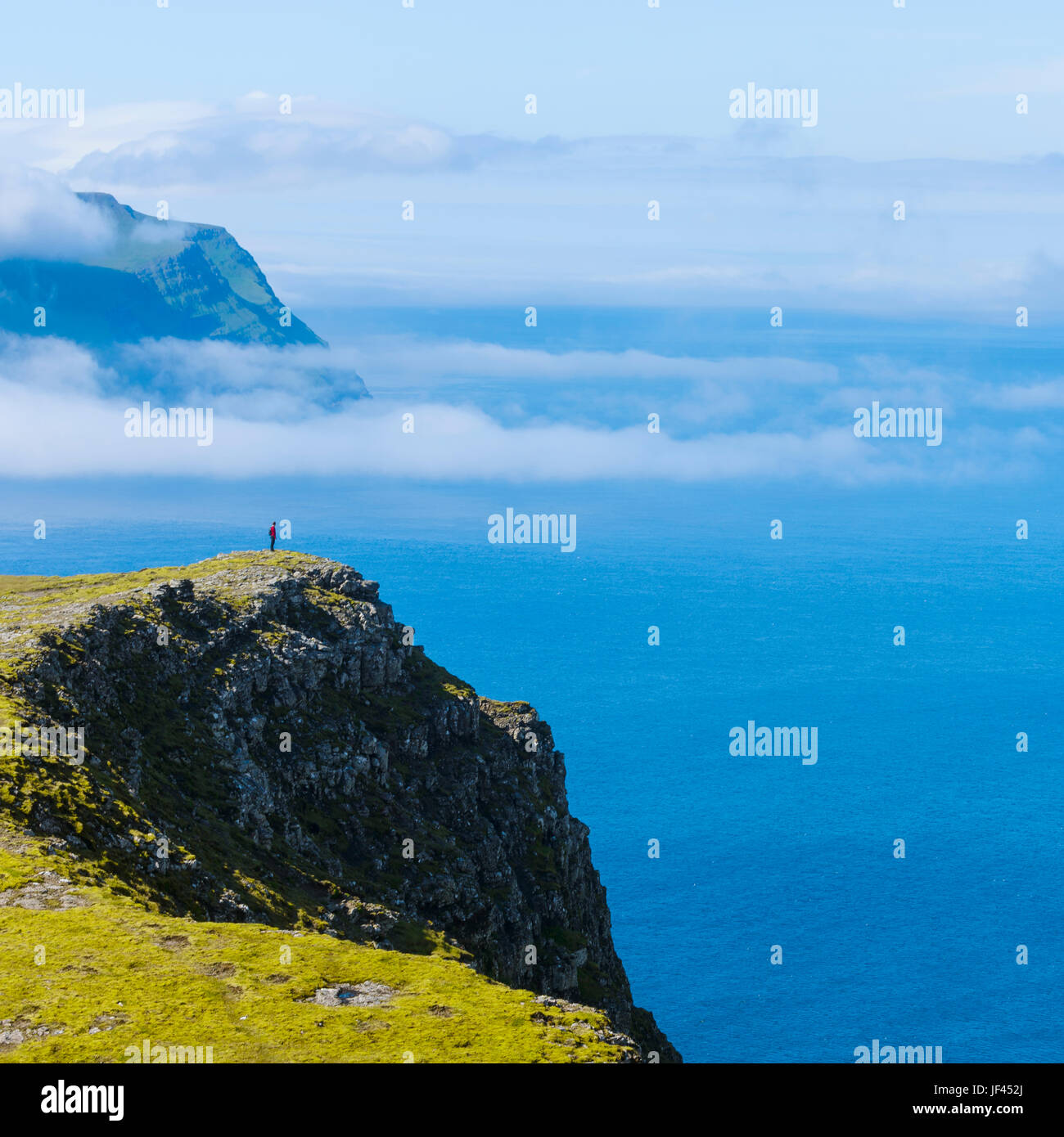 Man standing on cliff ledge hi-res stock photography and images - Alamy