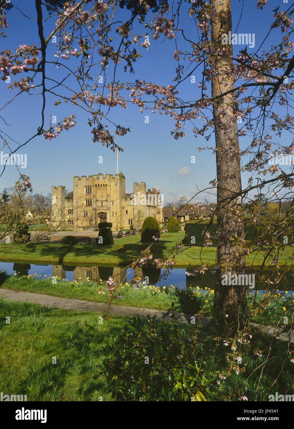 Hever castle garden spring hi-res stock photography and images - Alamy