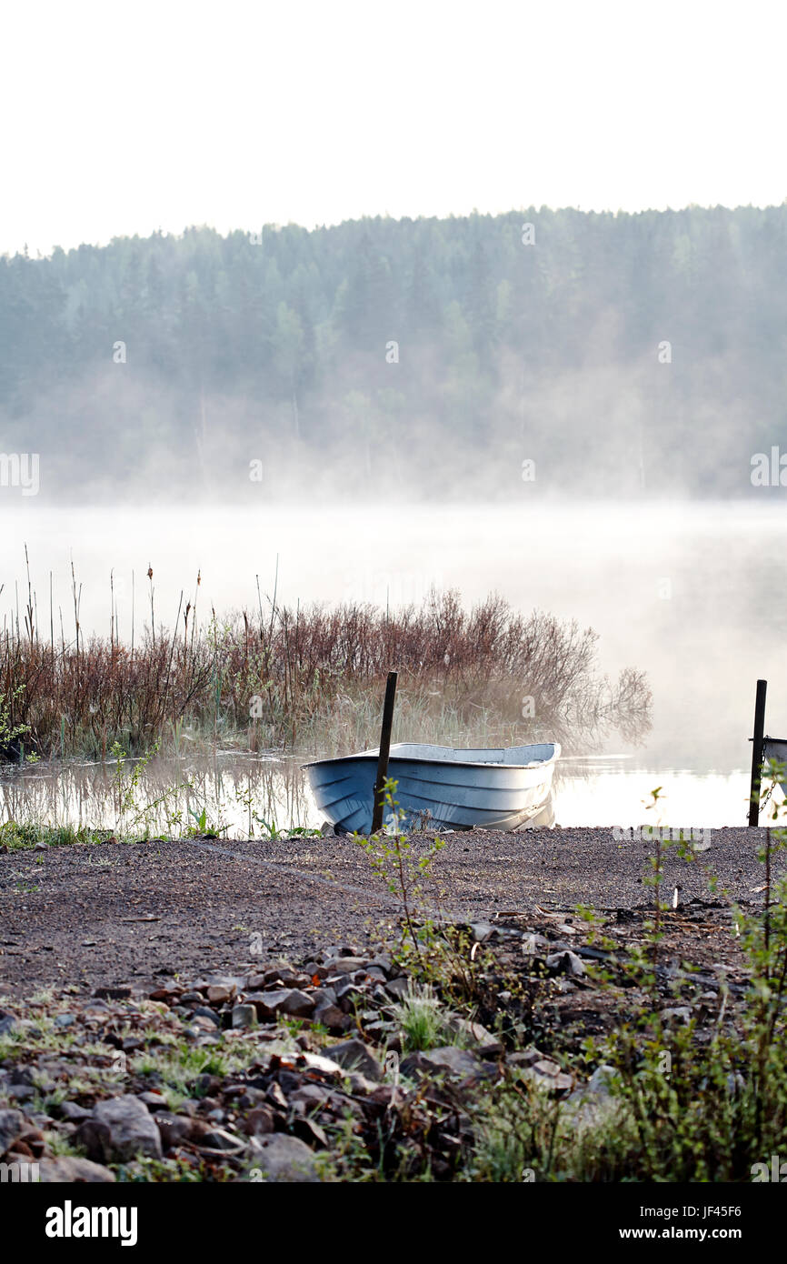 Rowboat on lakeshore hi-res stock photography and images - Alamy