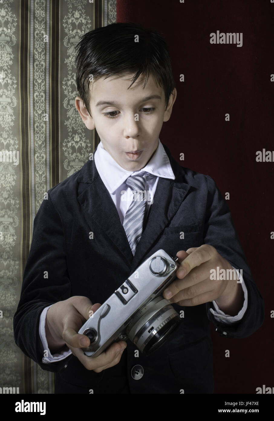 Child taking pictures with vintage camera Stock Photo - Alamy