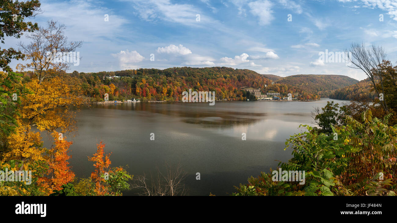Fall season colors lake hi-res stock photography and images - Alamy