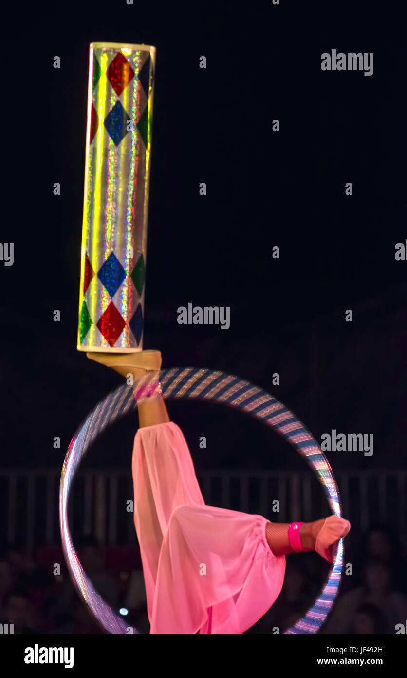 Juggler in the circus Stock Photo - Alamy