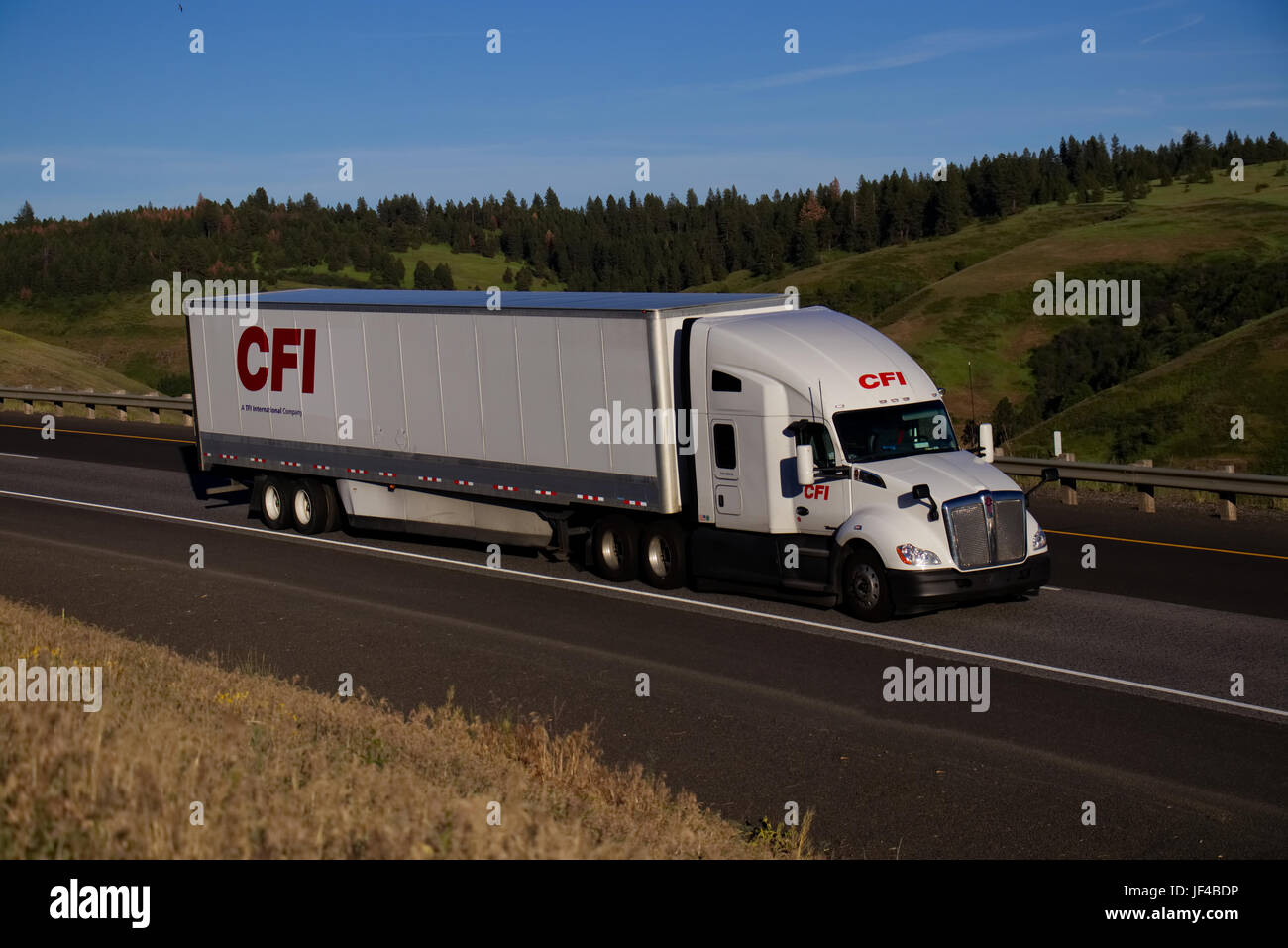 CFI Transportation / White Kenworth Stock Photo - Alamy
