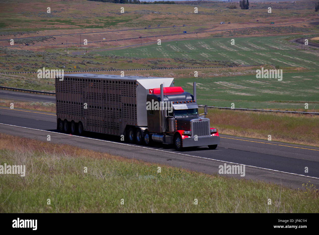 Peterbilt Semi Trailer High Resolution Stock Photography and Images - Alamy