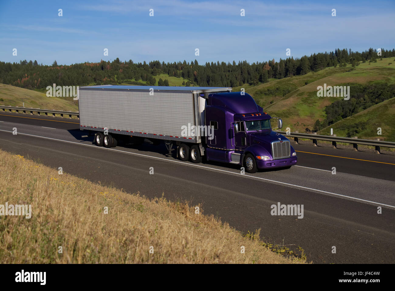 Purple trailer hi-res stock photography and images - Alamy