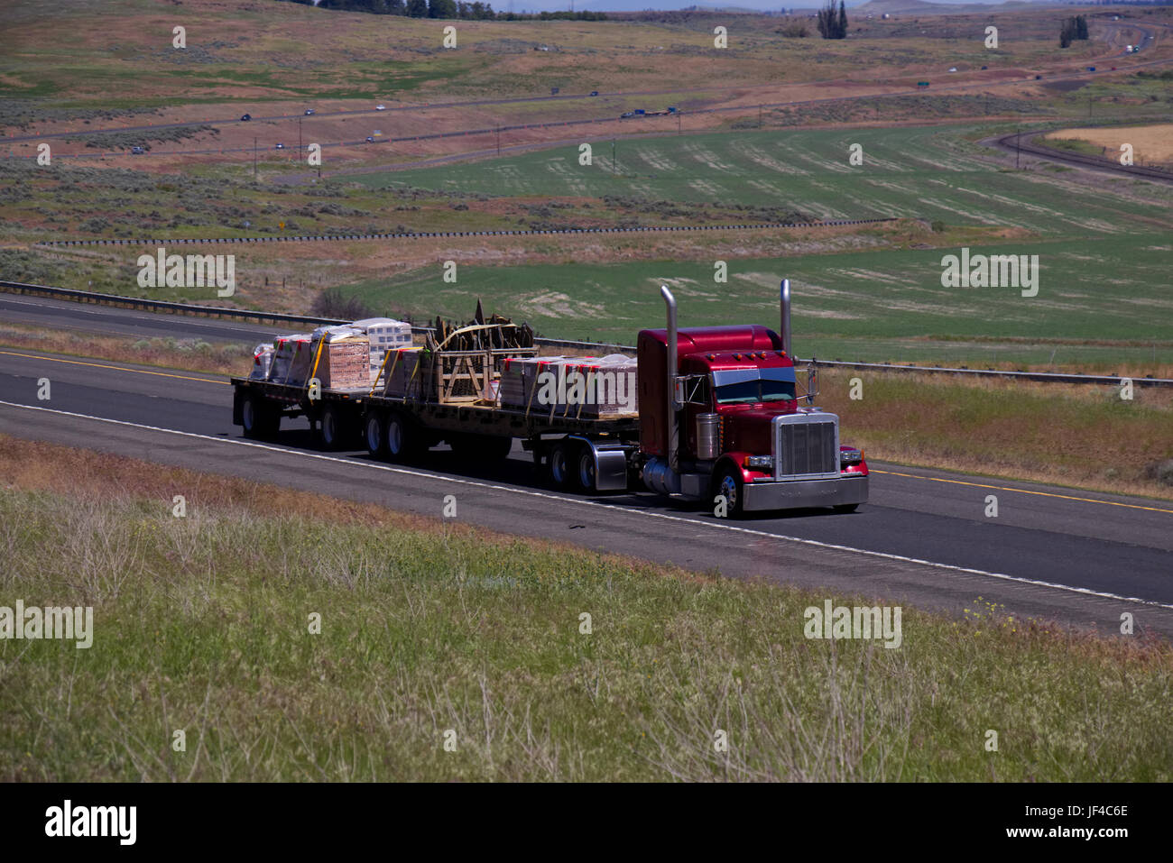 Red peterbilt flatbed trailers hi-res stock photography and images - Alamy