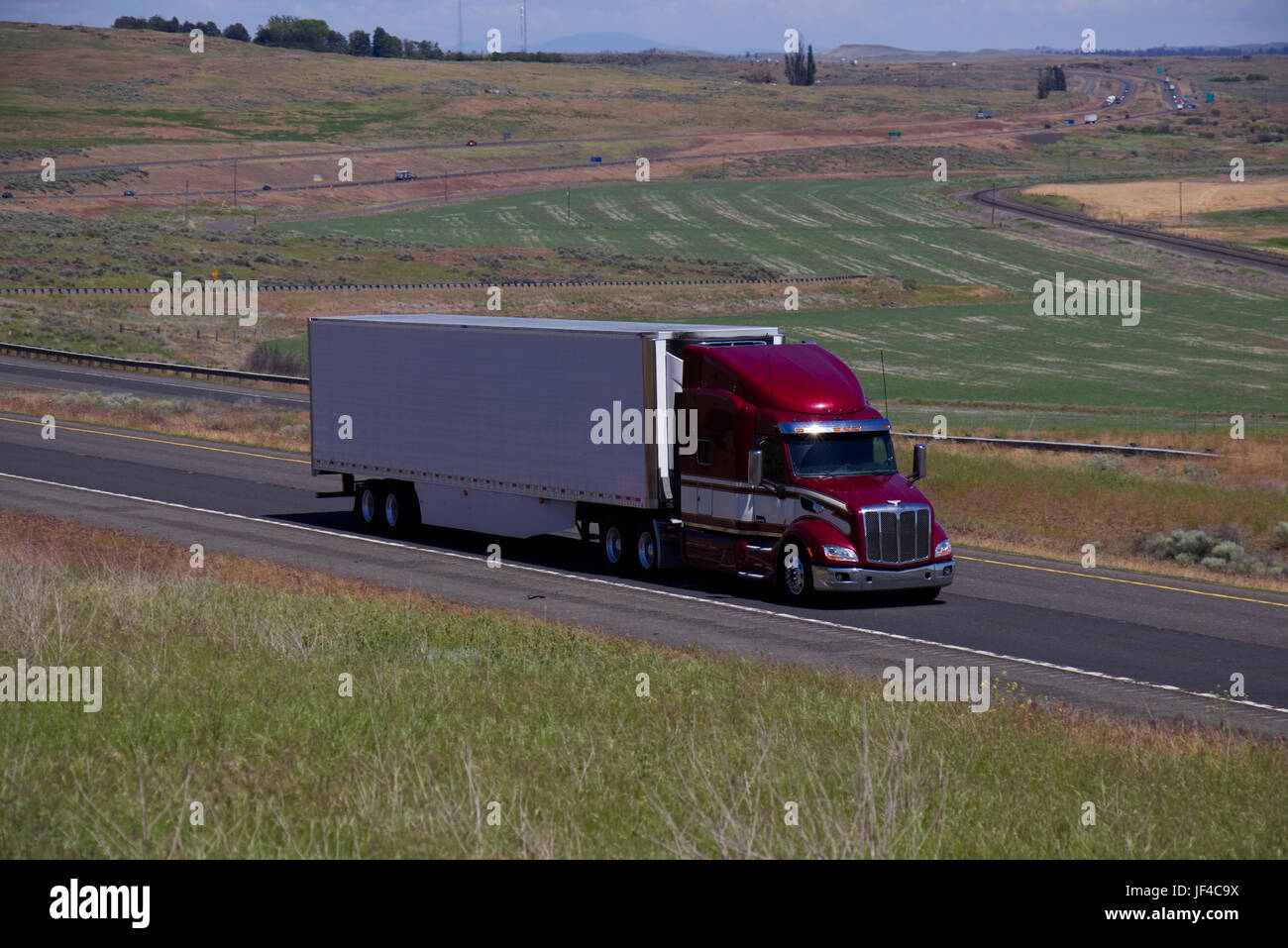 Trailer red hi-res stock photography and images - Alamy