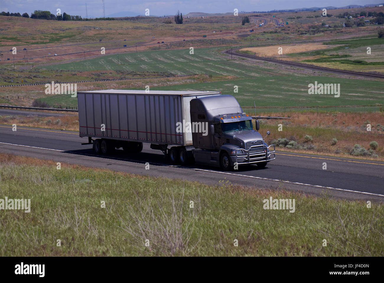 Truck lorry semi tractor trailer hi-res stock photography and images ...