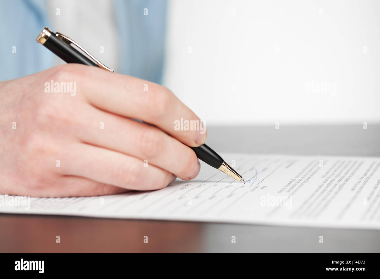 Business woman signing contract Stock Photo - Alamy
