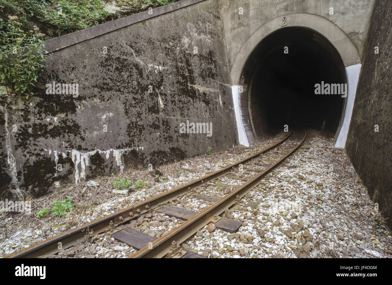 Train tunnel hi-res stock photography and images - Alamy