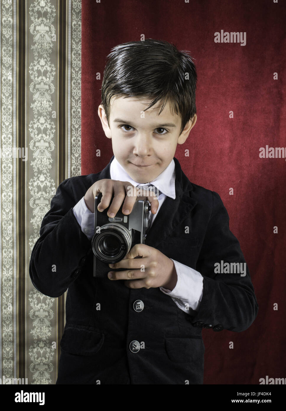 Child taking pictures with vintage camera Stock Photo - Alamy