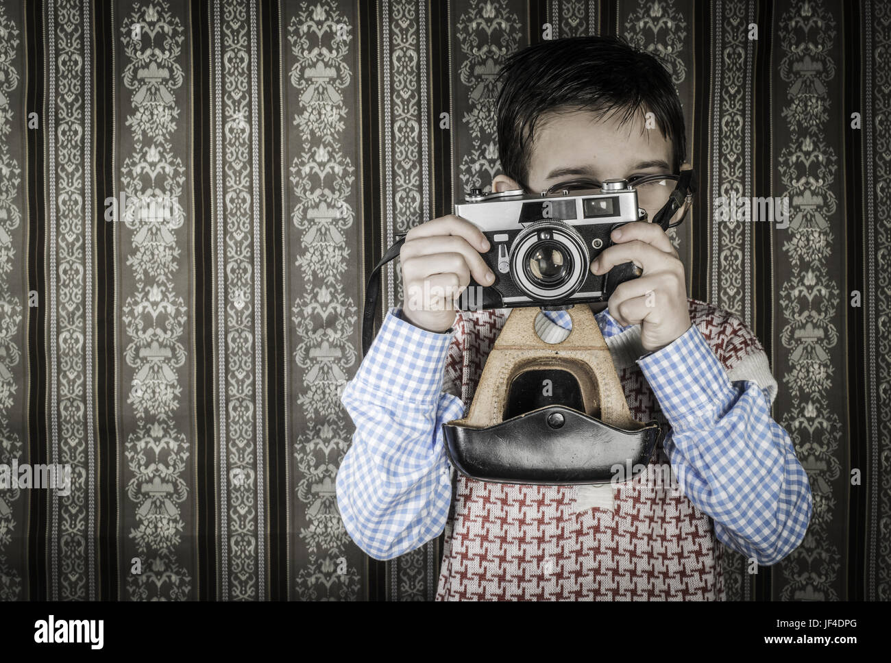 Child taking pictures with vintage camera Stock Photo - Alamy
