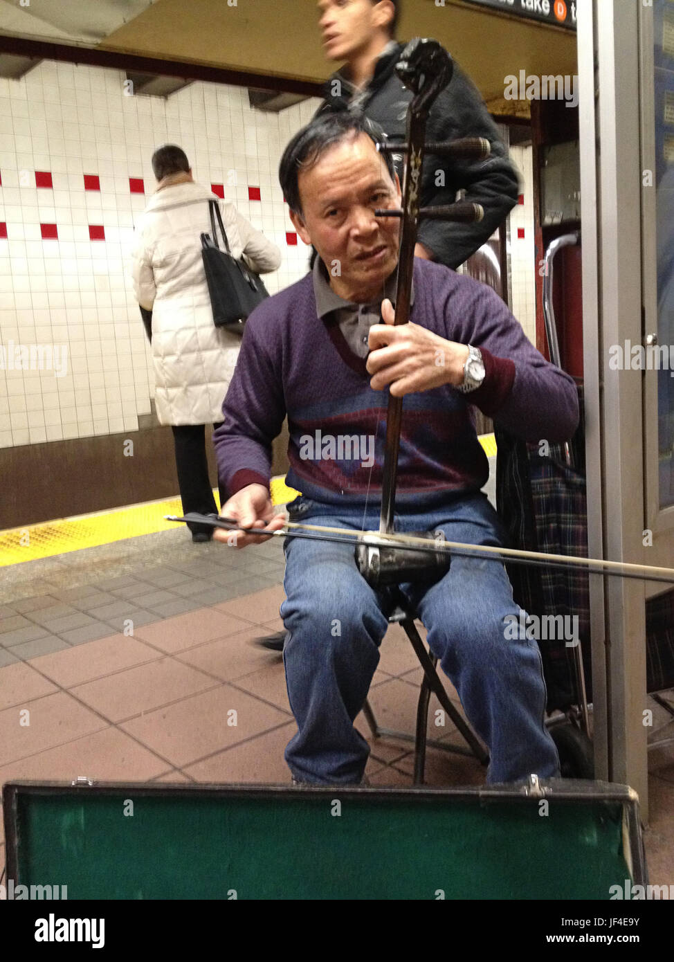 Nyc subway musicians hi-res stock photography and images - Alamy