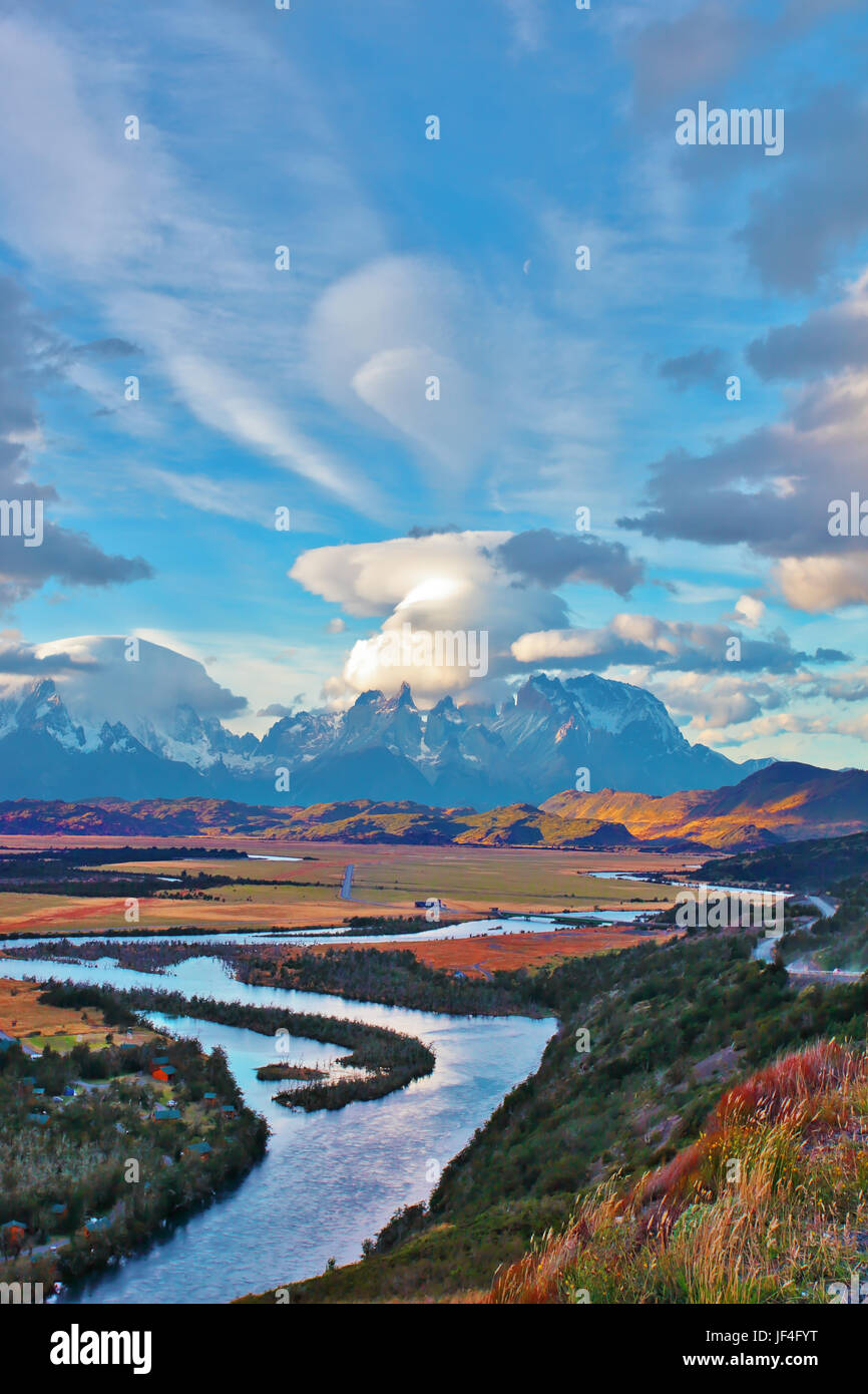 Striking wilderness hi-res stock photography and images - Alamy