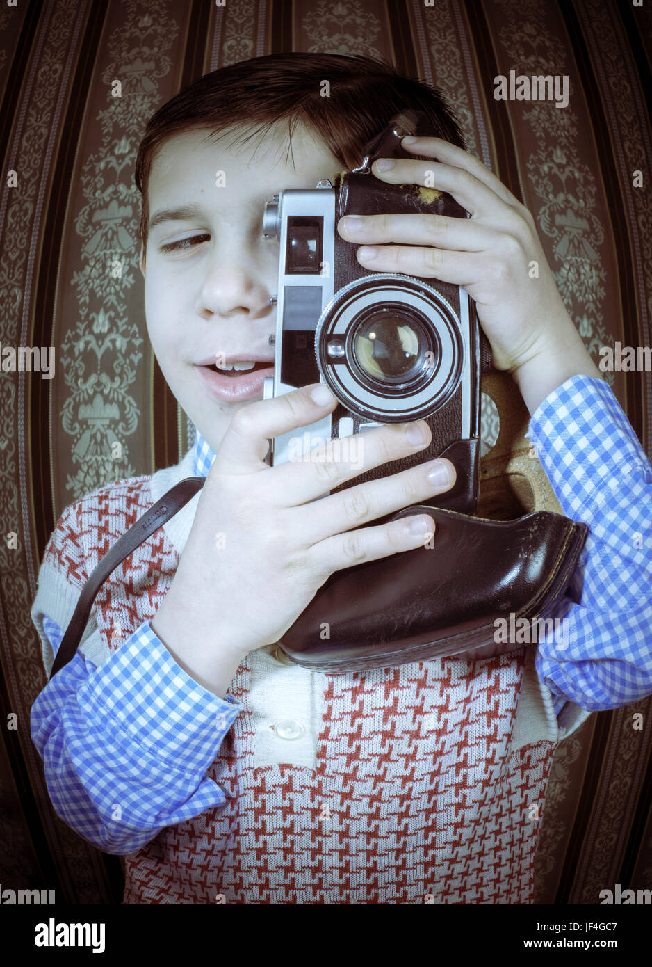 Child taking pictures with vintage camera Stock Photo - Alamy