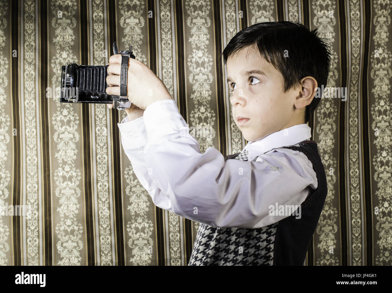 Child taking pictures with vintage camera Stock Photo - Alamy