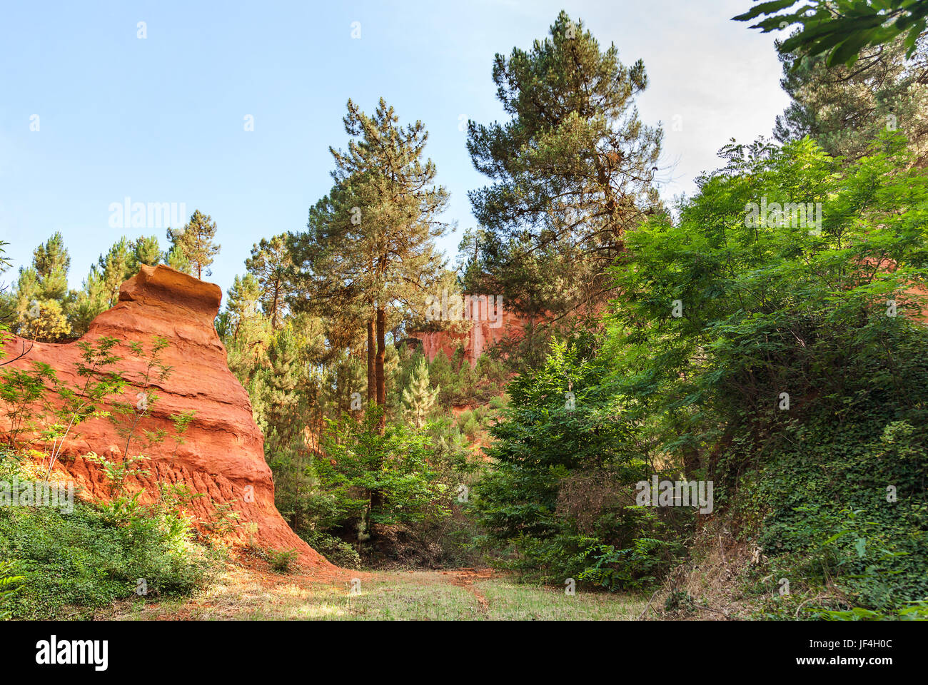 Ochre mountain in Rousillon. France Stock Photo - Alamy