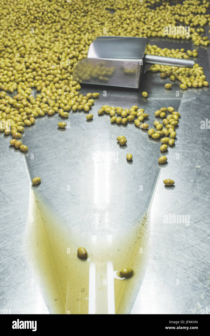 Sorting olives hi-res stock photography and images - Alamy