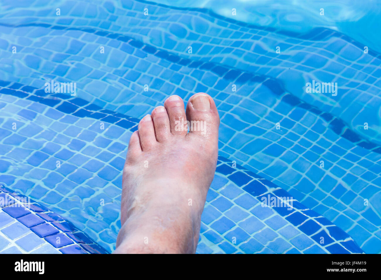 Legs in swimming pool hi-res stock photography and images - Alamy
