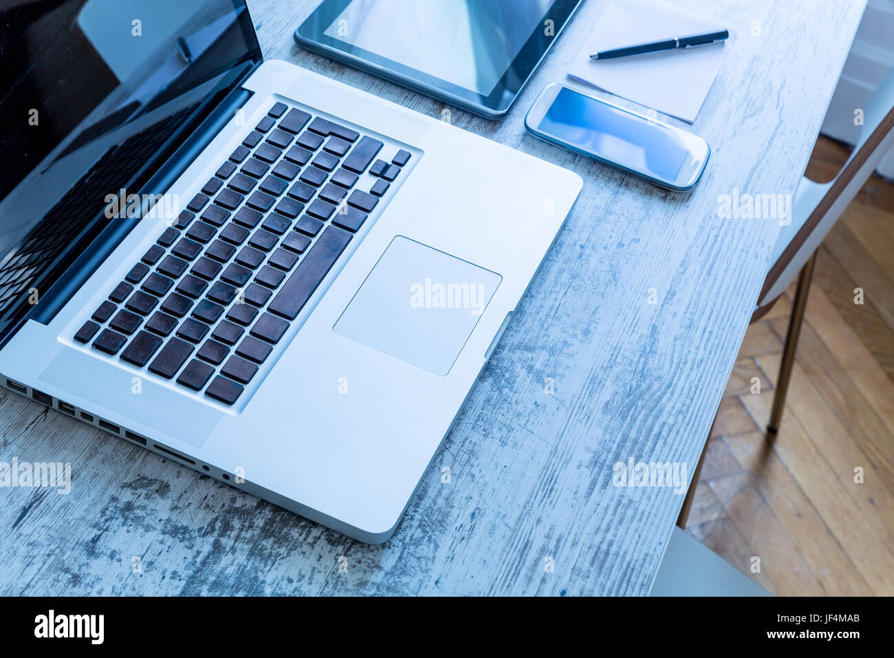Wifi devices network laptop tablet hi-res stock photography and images ...