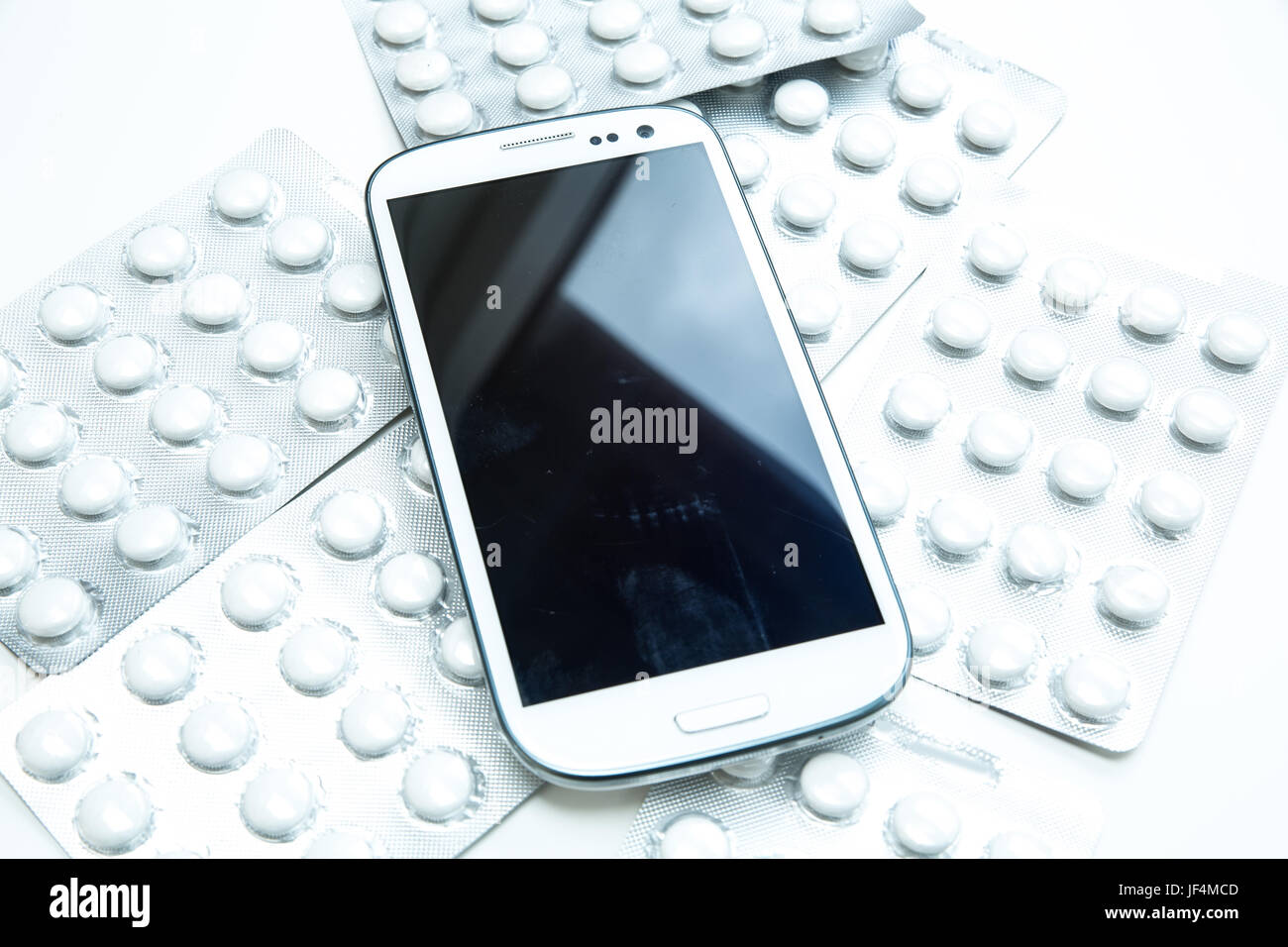Medicine smartphone tablet hi-res stock photography and images - Alamy