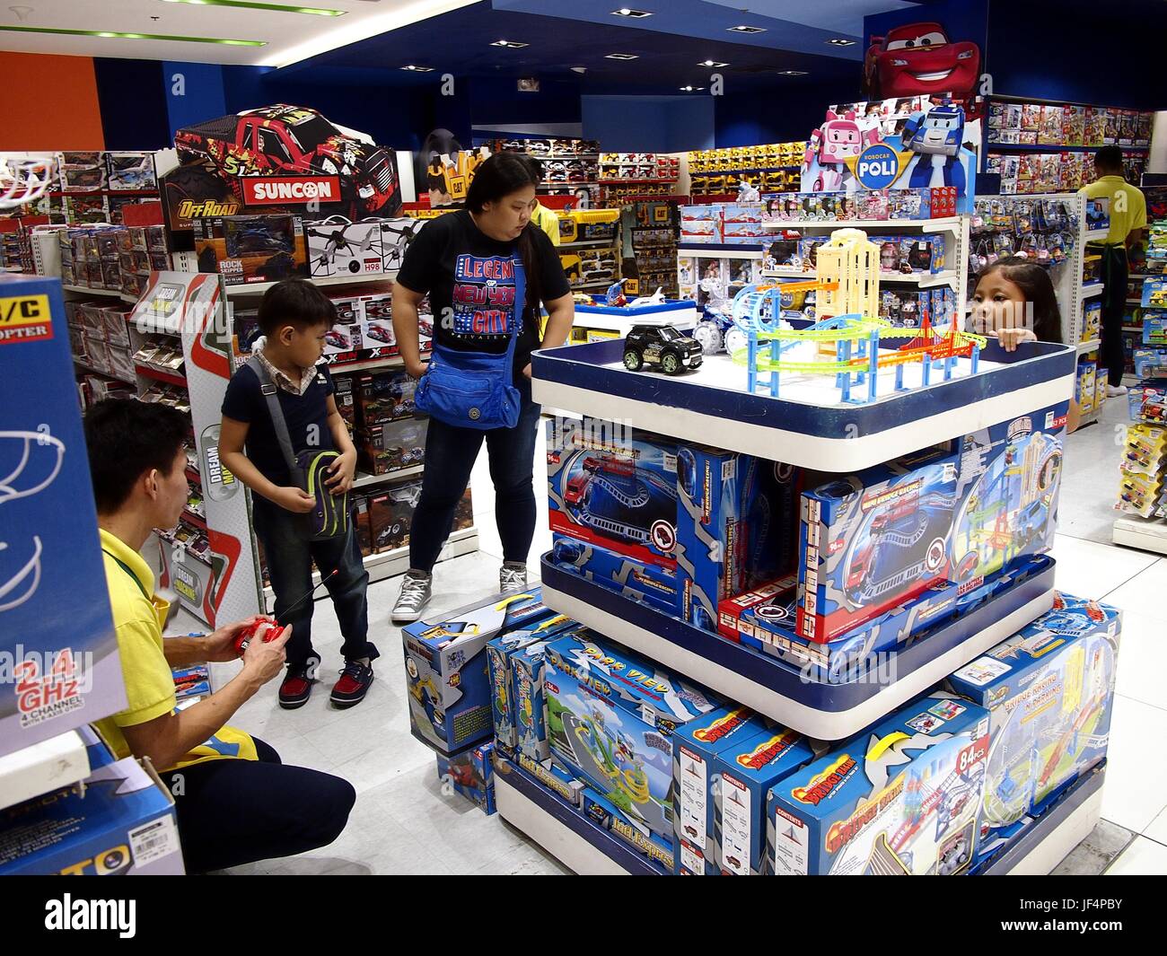 Sm department store hi-res stock photography and images - Alamy