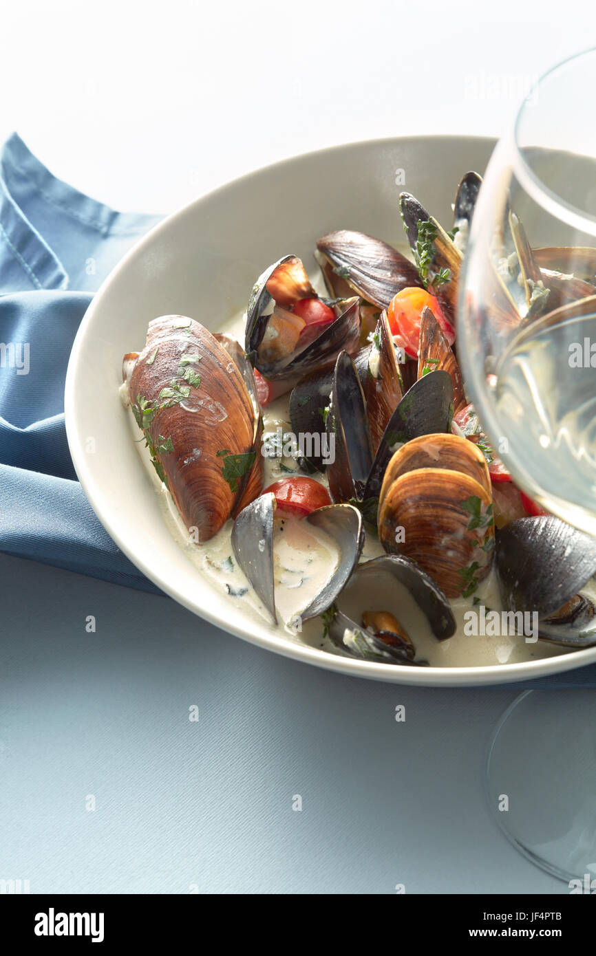 Ready to eat mussels hi-res stock photography and images - Alamy