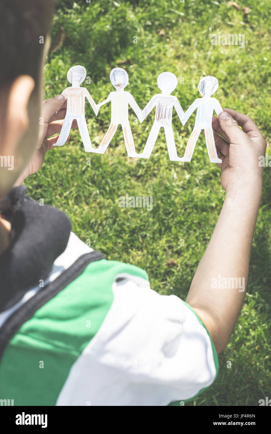 Paper chain figures hi-res stock photography and images - Alamy