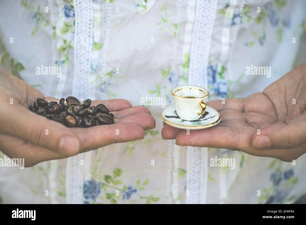 Hand hold small cup of coffee Stock Photo - Alamy
