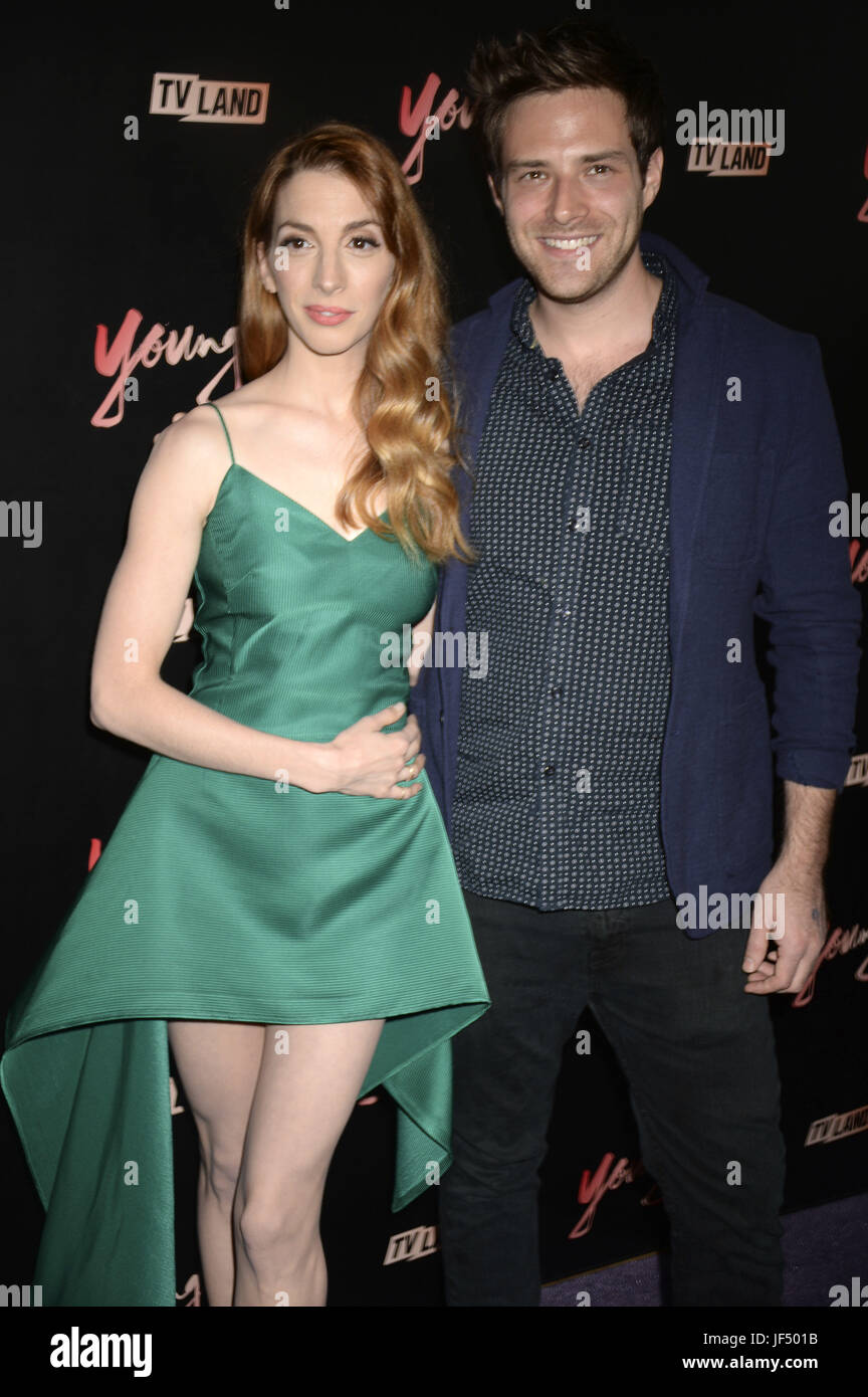 Molly Kate Bernard und Ben Rappaport bei der Premiere der 4. Staffel ...