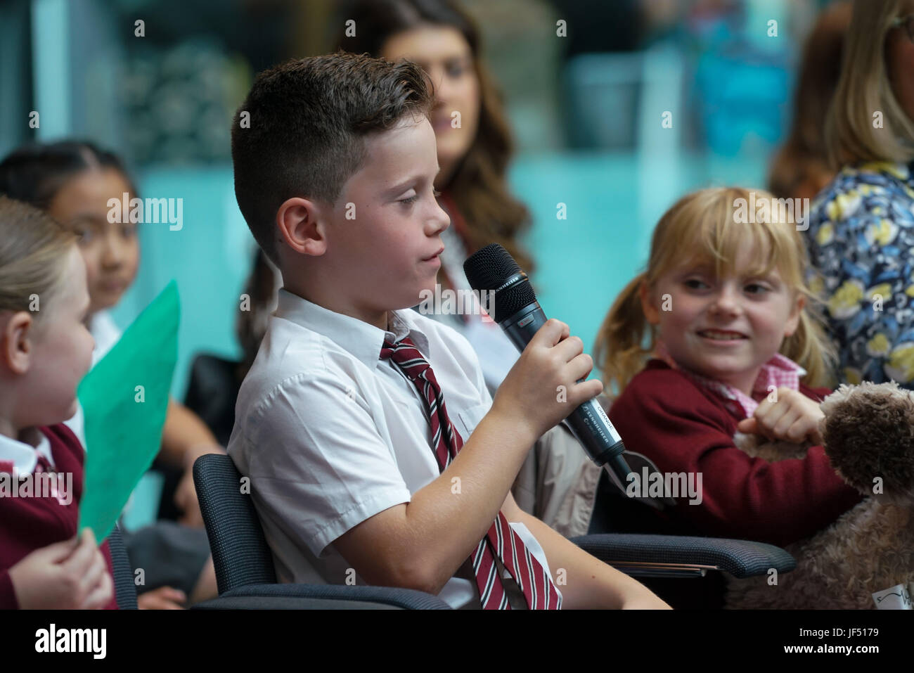 Bbc childrens tv presenters hi-res stock photography and images - Alamy