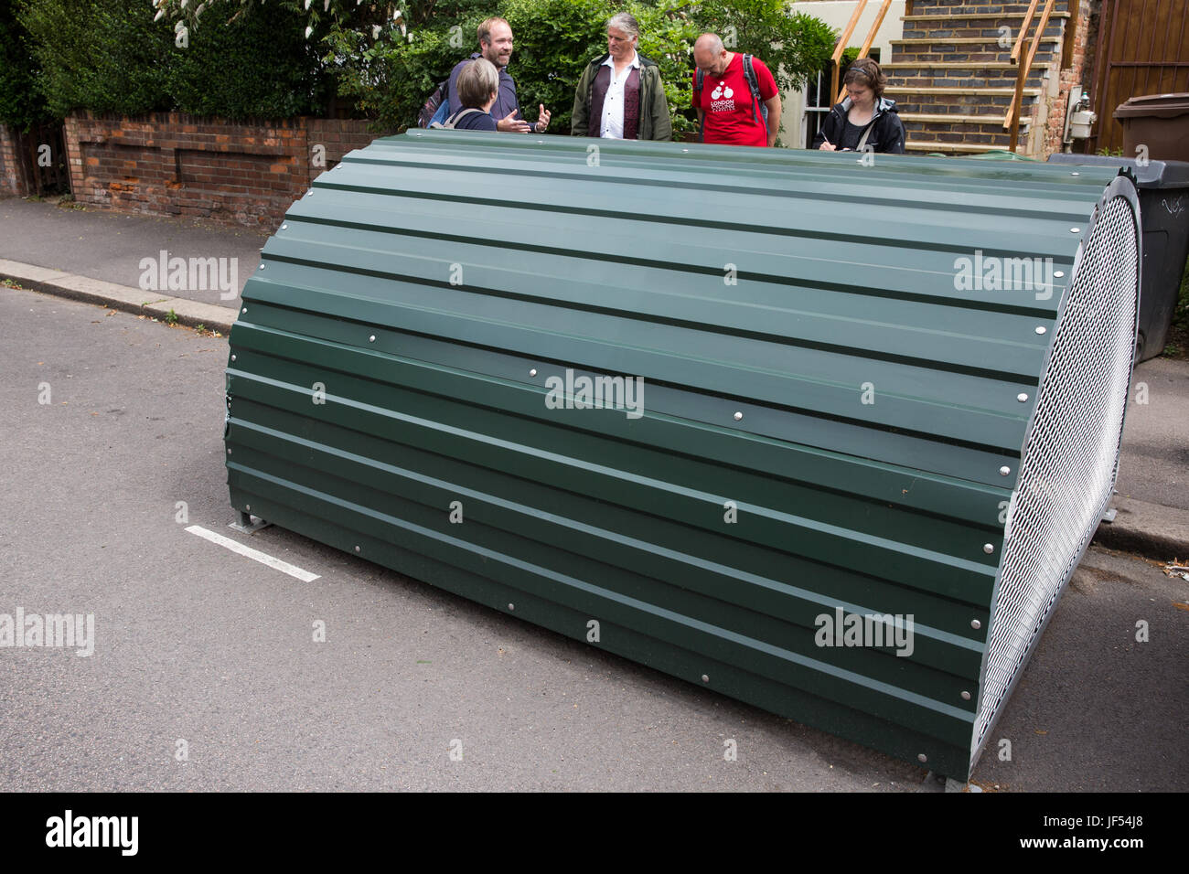 Cycle hangars hi-res stock photography and images - Alamy