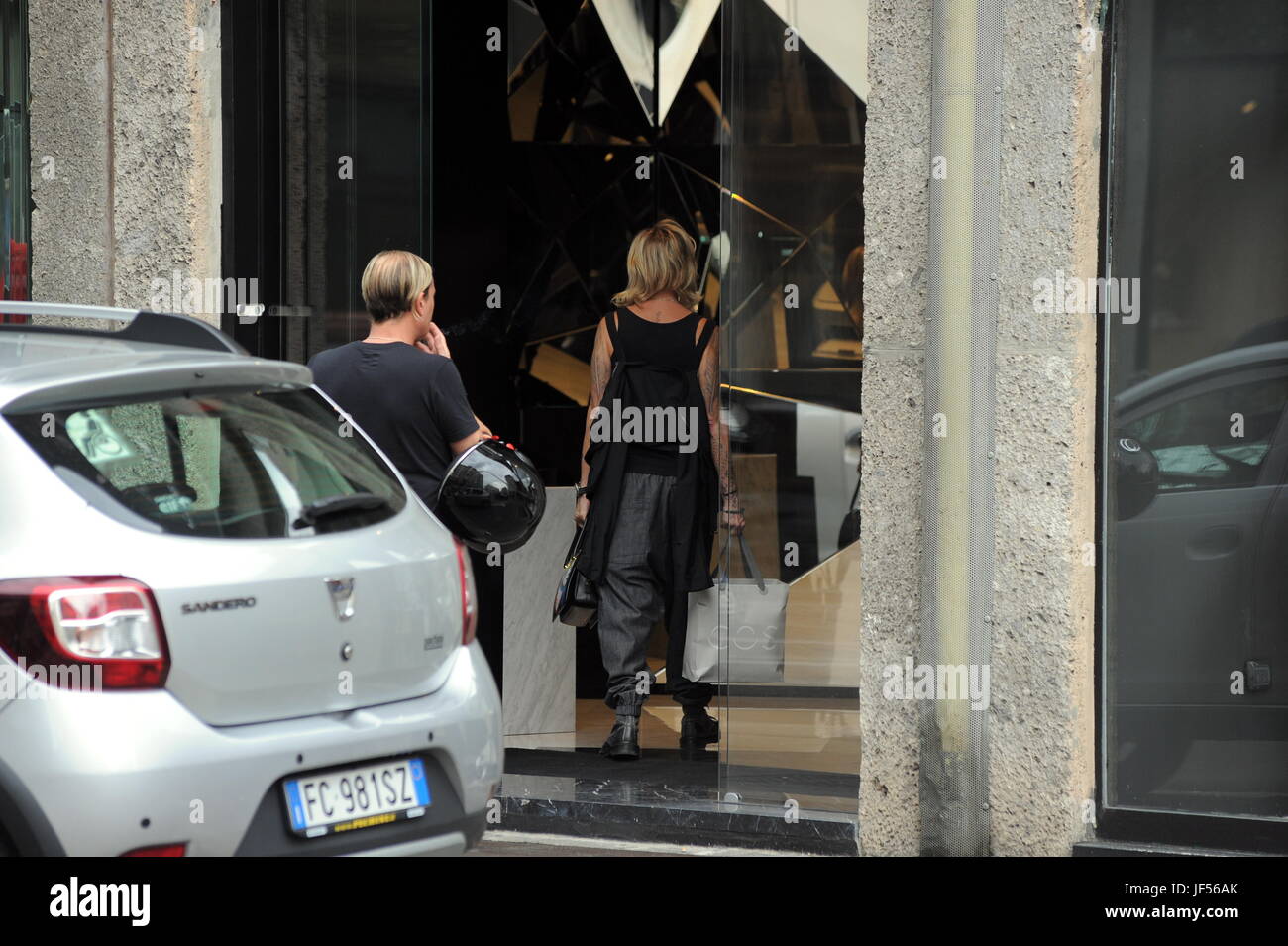 Milan, Paola Barale makes shopping in the center Paola Barale arrives ...