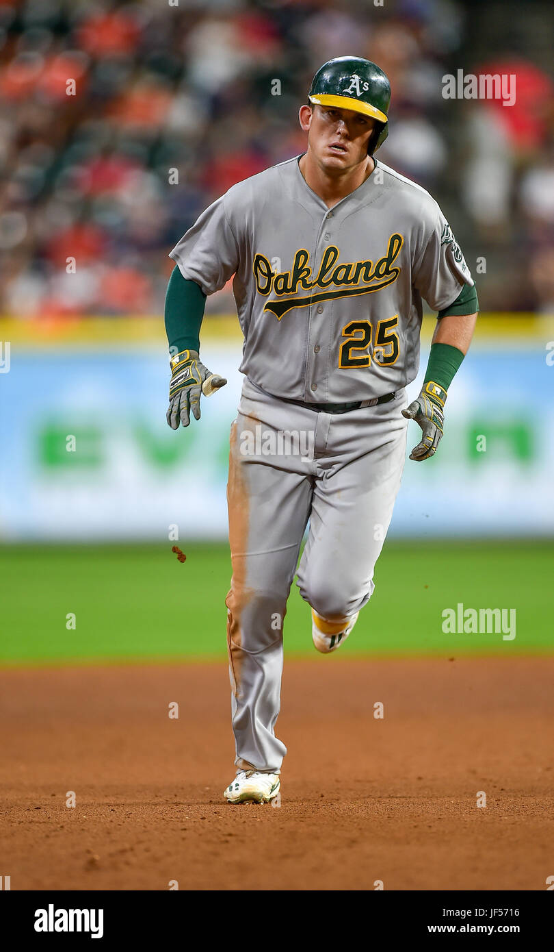 June 28, 2017: Oakland Athletics third baseman Ryon Healy (25) takes ...