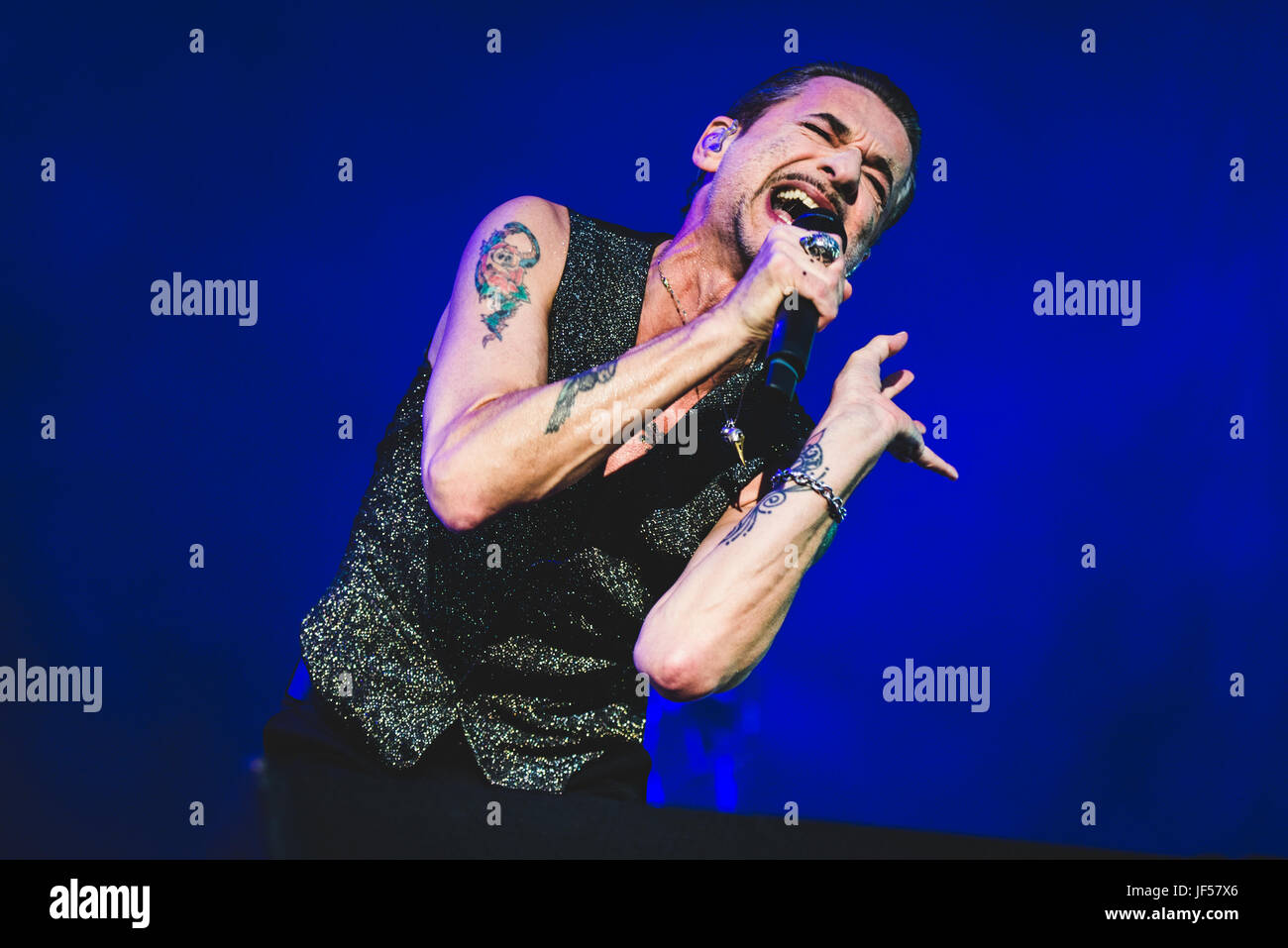 Singer dave gahan depeche mode hi-res stock photography and images - Alamy