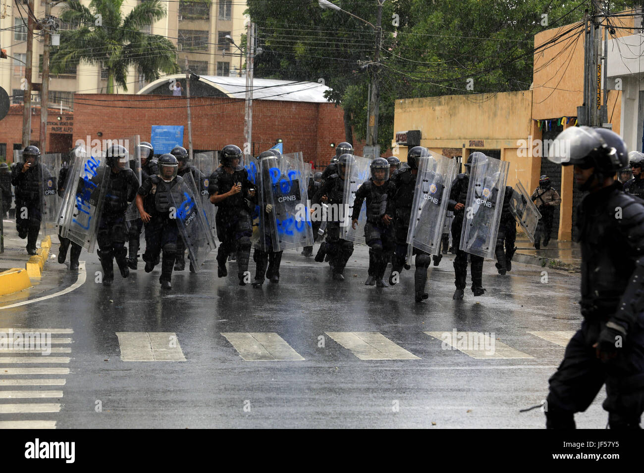 Police picket line hi-res stock photography and images - Alamy