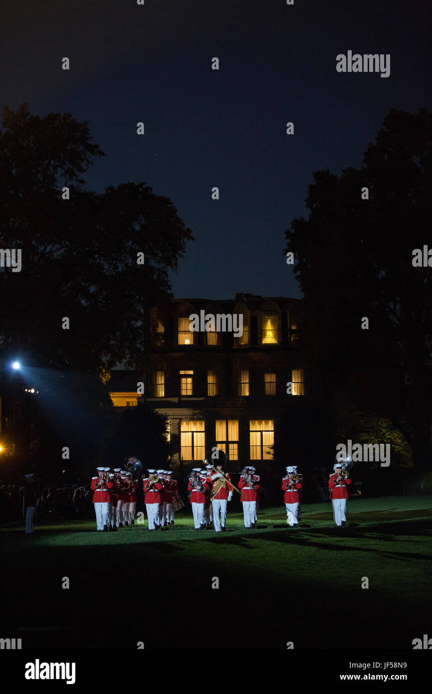 U.S. Marines with "The Presidents Own" United States Marine Band ...