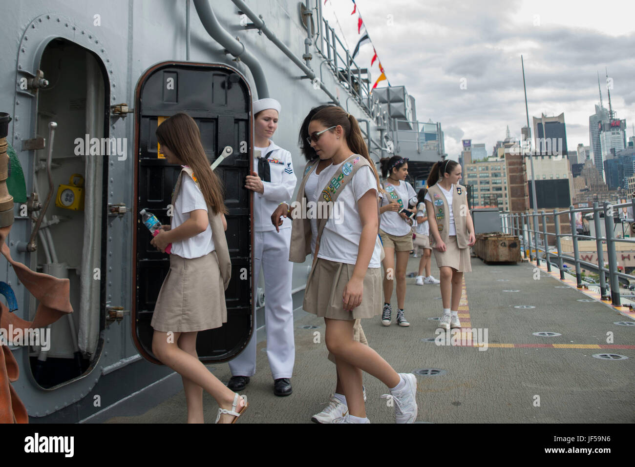 USS Kearsarge hosted a Fleet Week New York tour for Operation Cookie ...