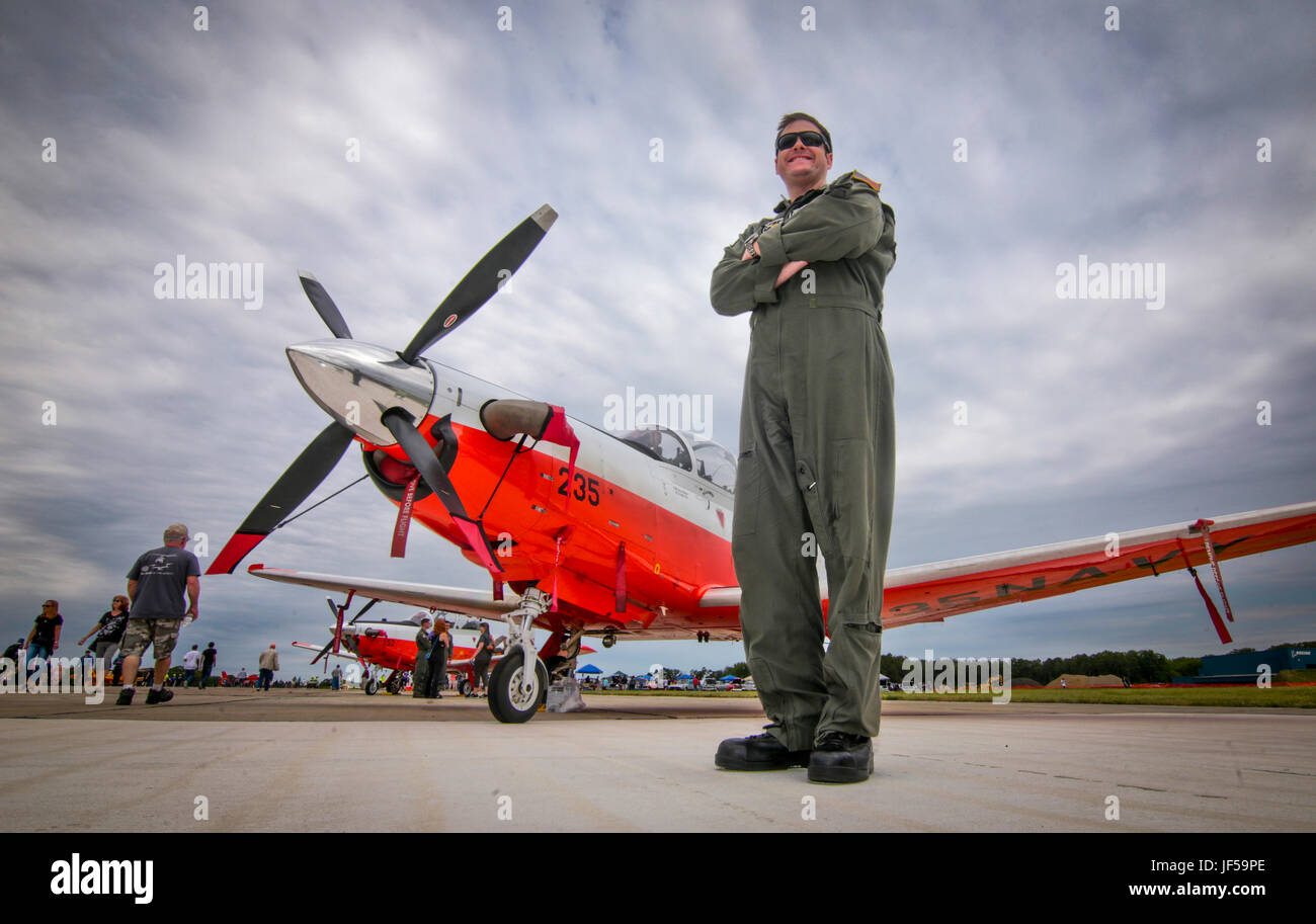 U.S. Navy Lt. Nelson Cable from Training Squadron Six, based out of ...