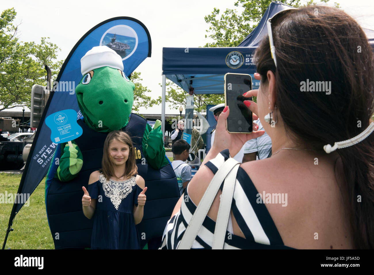 Turtle mascot hi-res stock photography and images - Alamy