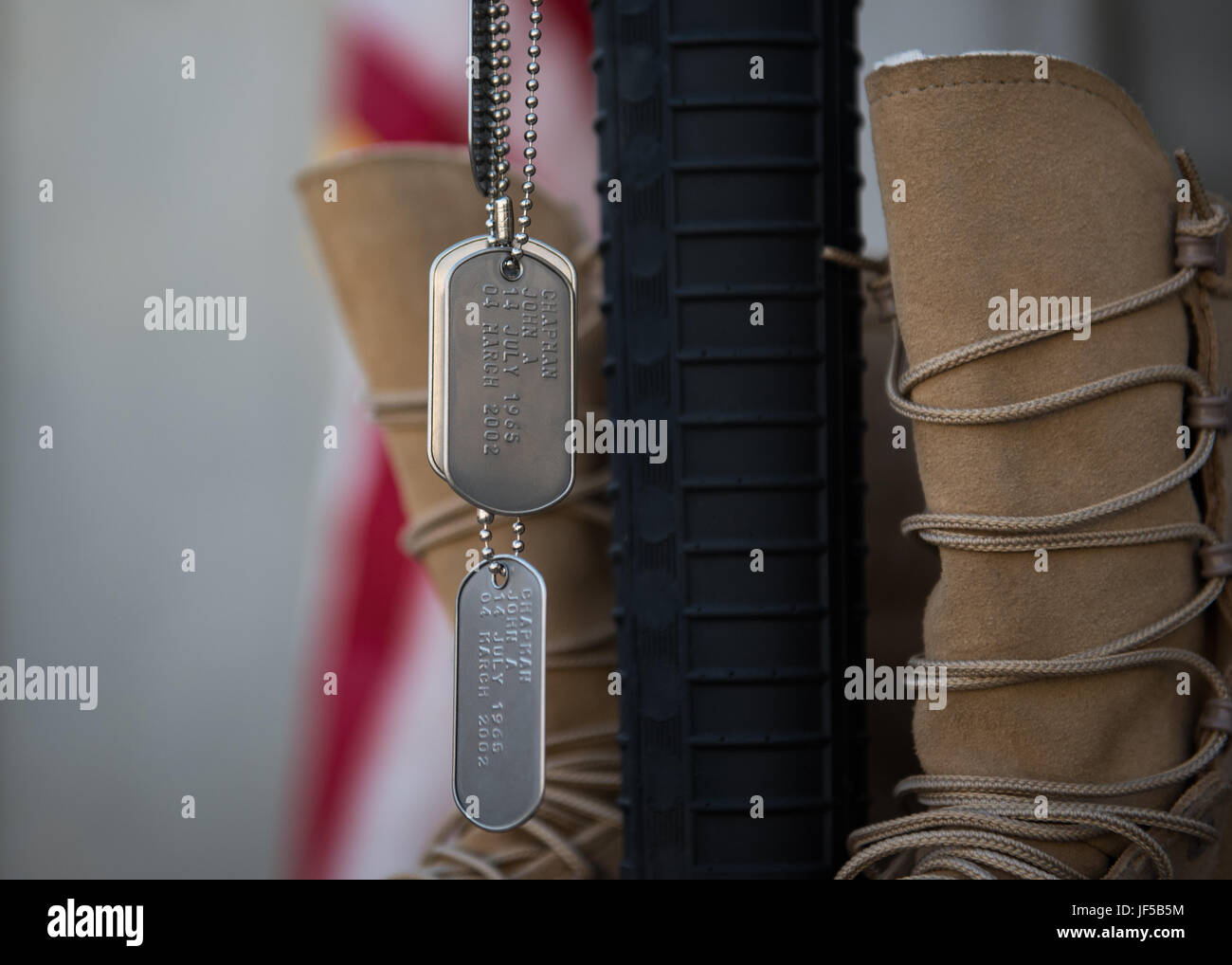 Battlefield cross boots helmet rifle hi-res stock photography and ...