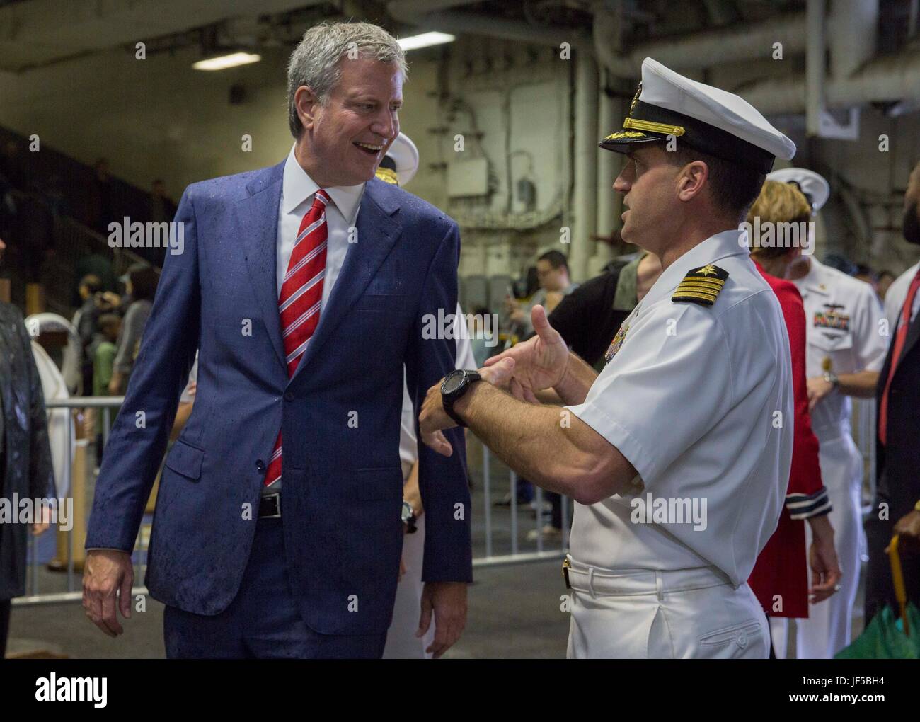 170529-N-MC499-004 NEW YORK (May 29, 2017) Mayor of New York City Bill ...