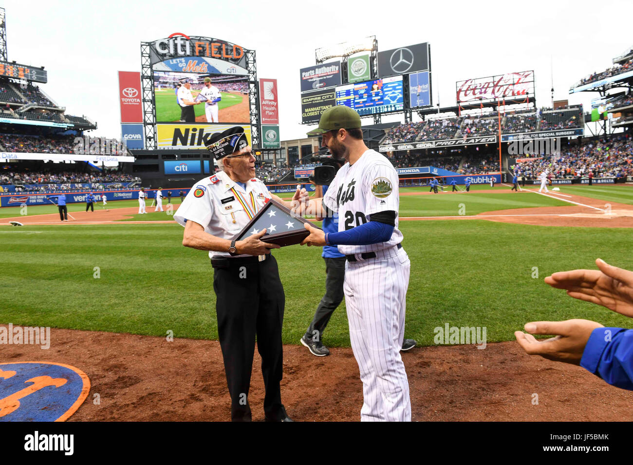 Flag new york mets american hi-res stock photography and images - Alamy