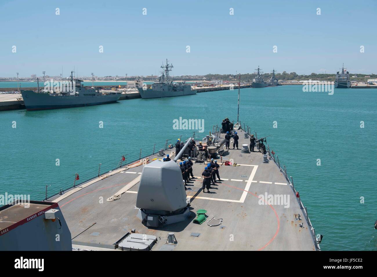 The Arleigh Burke-class guided-missile destroyer USS Ross (DDG 71 ...