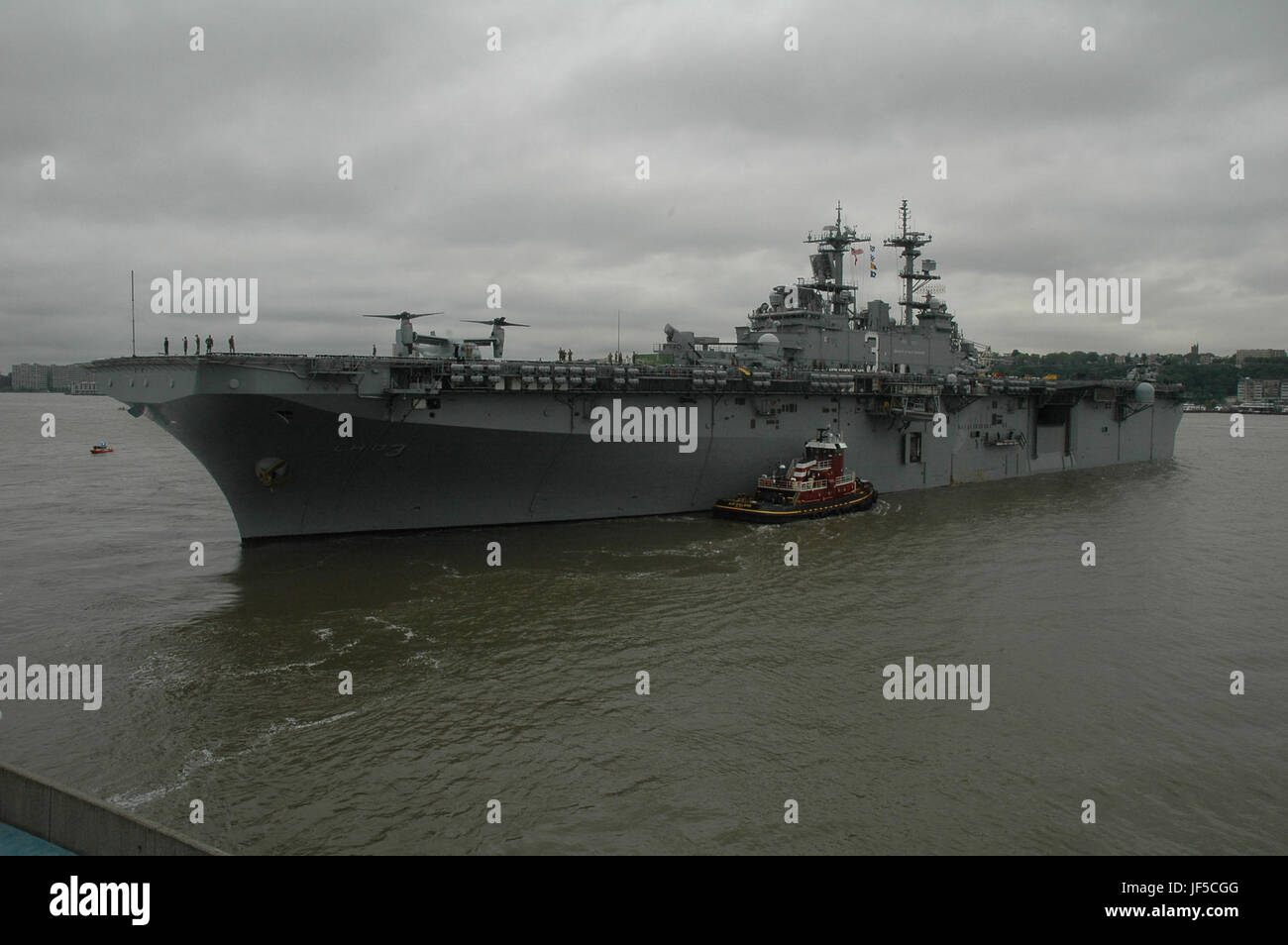170530-N-RE886-004 NEW YORK (May 30, 2017) USS Kearsarge (LHD 3) begins ...