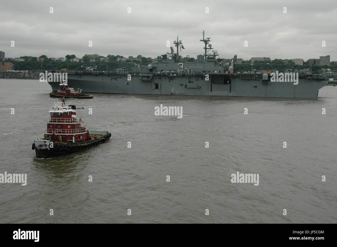 170530-N-RE886-007 NEW YORK (May 30, 2017) USS Kearsarge (LHD 3) begins ...
