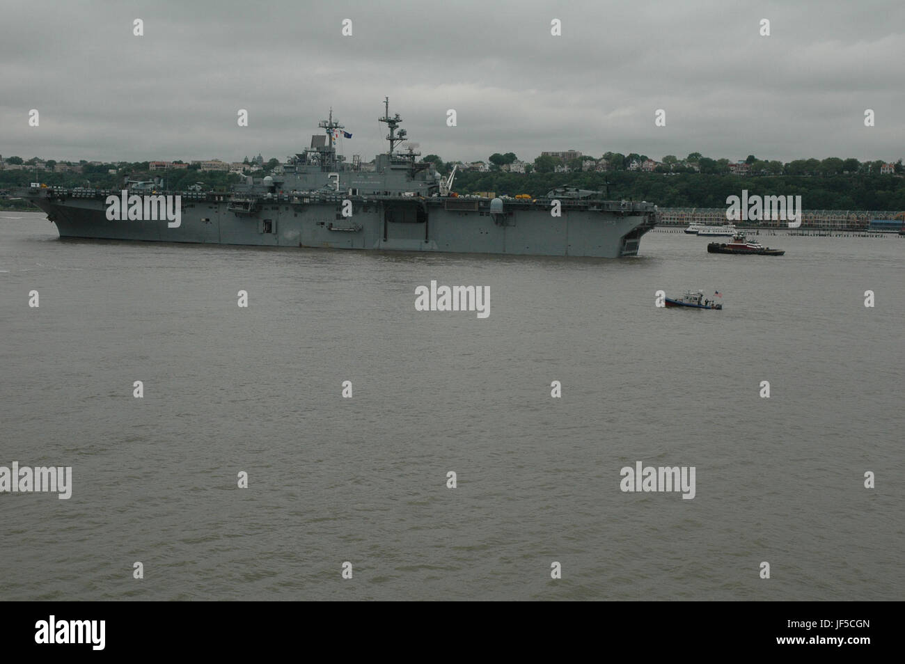 170530-N-RE886-008 NEW YORK (May 30, 2017) USS Kearsarge (LHD 3) begins ...
