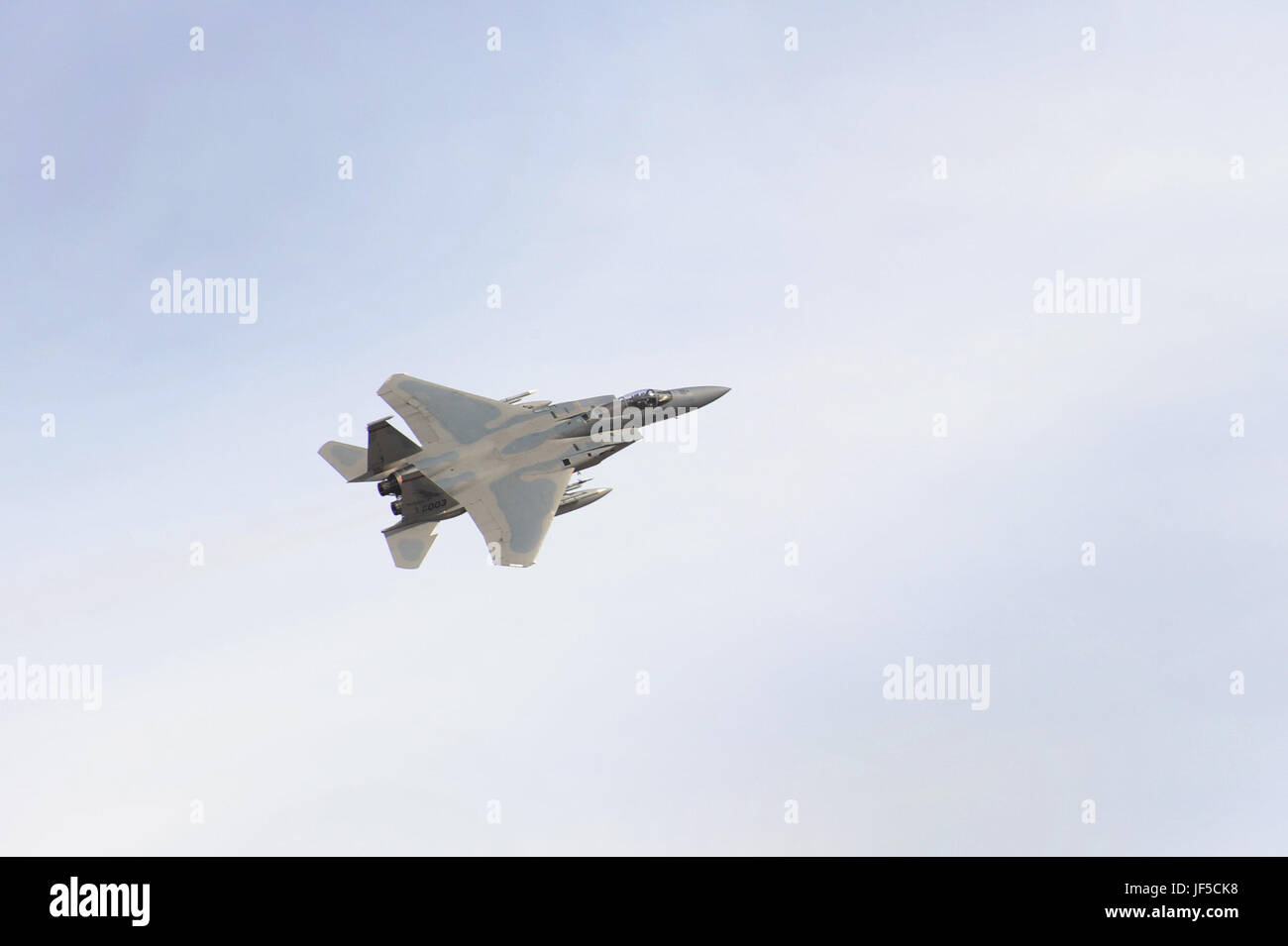 An Oregon Air National Guard F-15 Eagle takes off for an afternoon ...