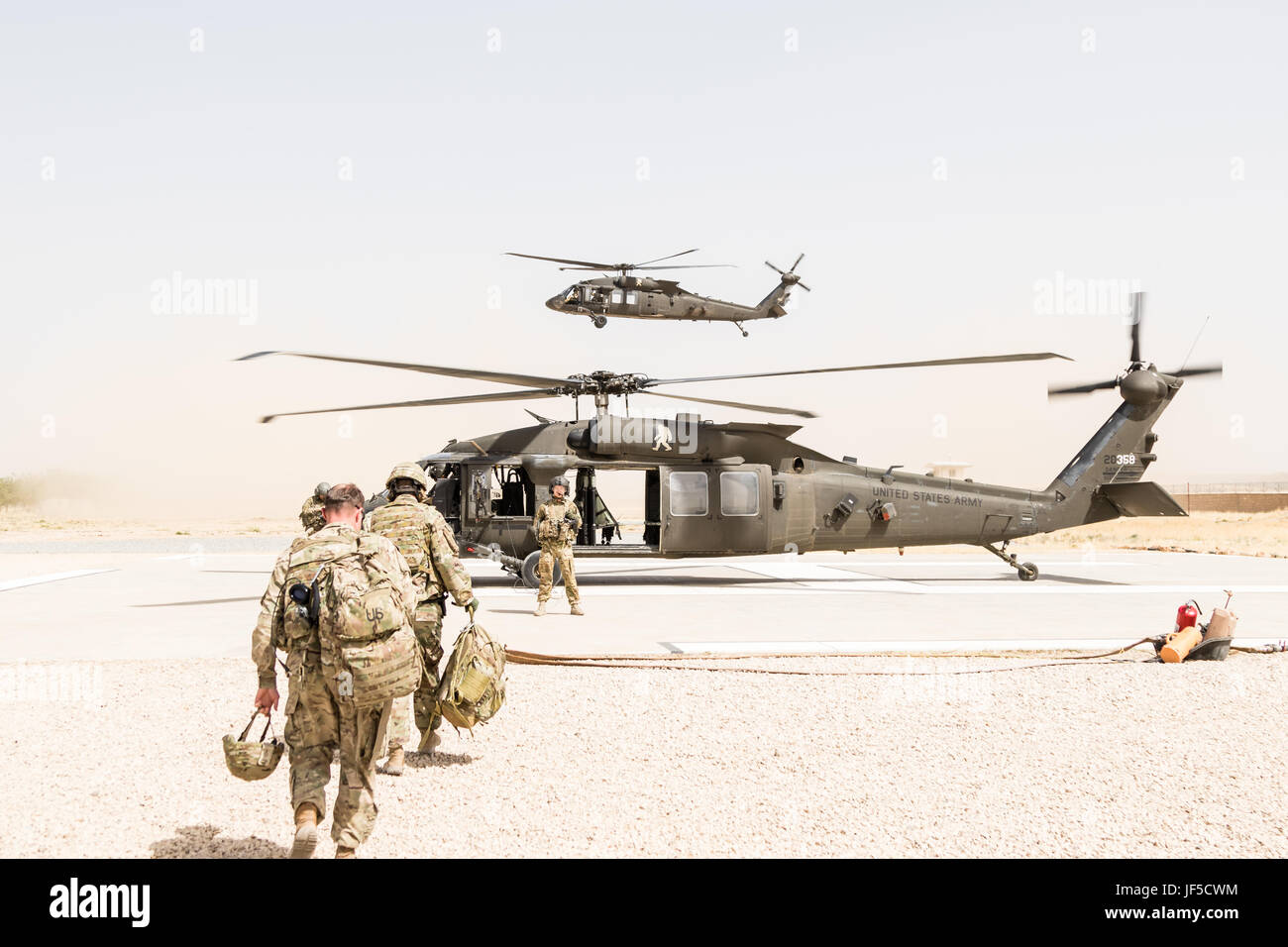A U.S. Army UH-60 Black Hawk helicopter crew chief assigned to Task ...